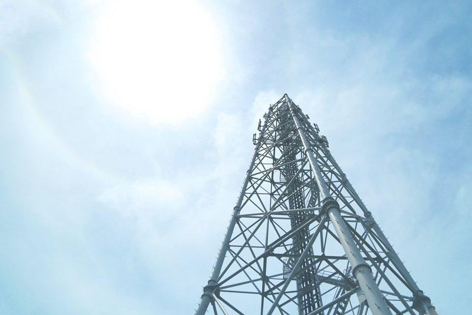 CO2排出量実質ゼロの「サステナブル基地局」を運用開始 | KDDIトビラ